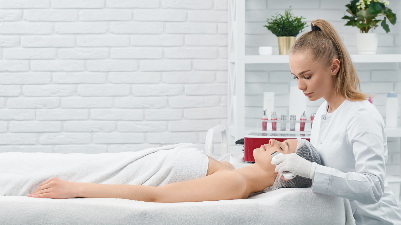 10 Hilarious Signs You've Been an Esthetician Way Too Long – Beauty Therma